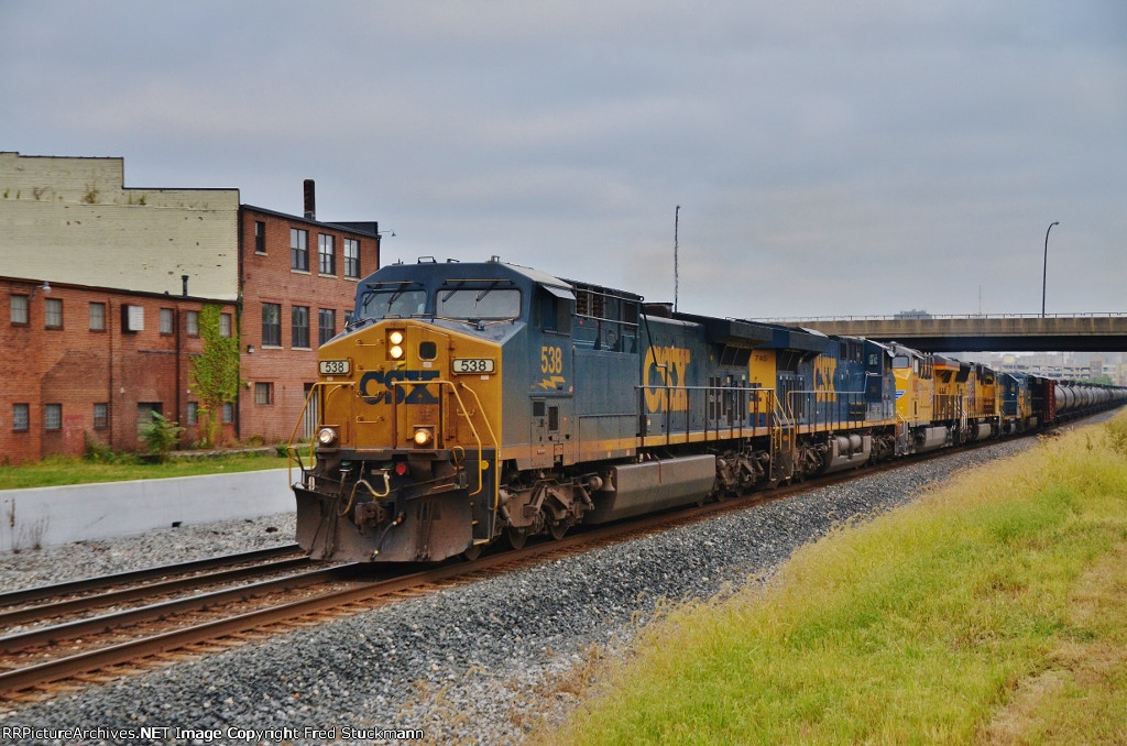 CSX 538 heads west on 2 track.